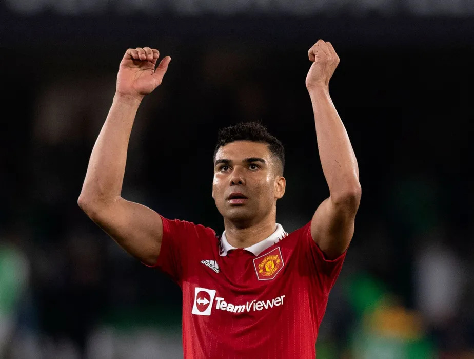 A publicação, que mostra o líder da Igreja Católica vestindo uma ...