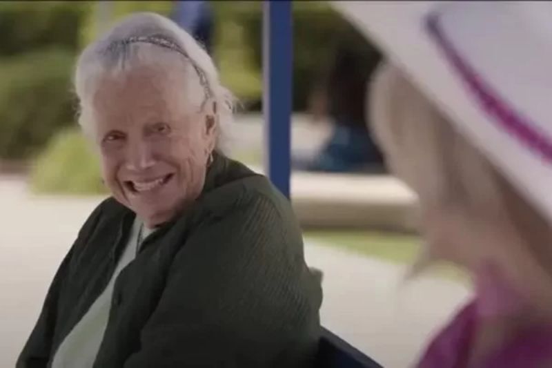 Barbie: quem é a senhora com quem Margot Robbie conversa no mundo real