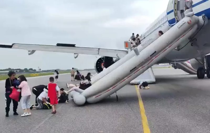 Avião da Air China faz pouso de emergência em Cingapura devido a incêndio no motor; vídeo