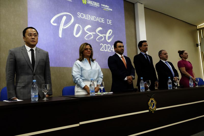 PGE-AM empossa novos procuradores e servidores