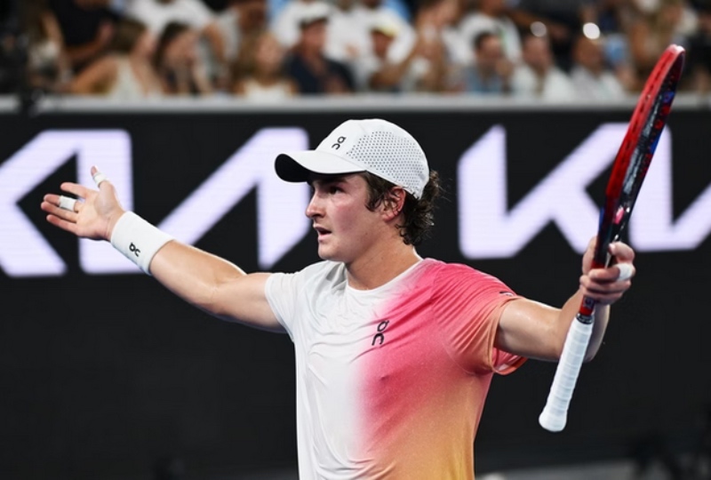 João Fonseca derrota Rublev em estreia no Aberto da Austrália