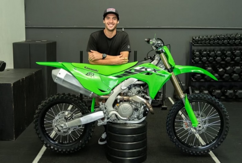 Astro do motocross morre aos 30 anos após acidente durante corrida